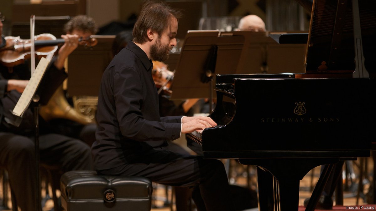 REVIEW: CSO steps up in U.S. premiere of 'Trilogy' under Măcelaru ...