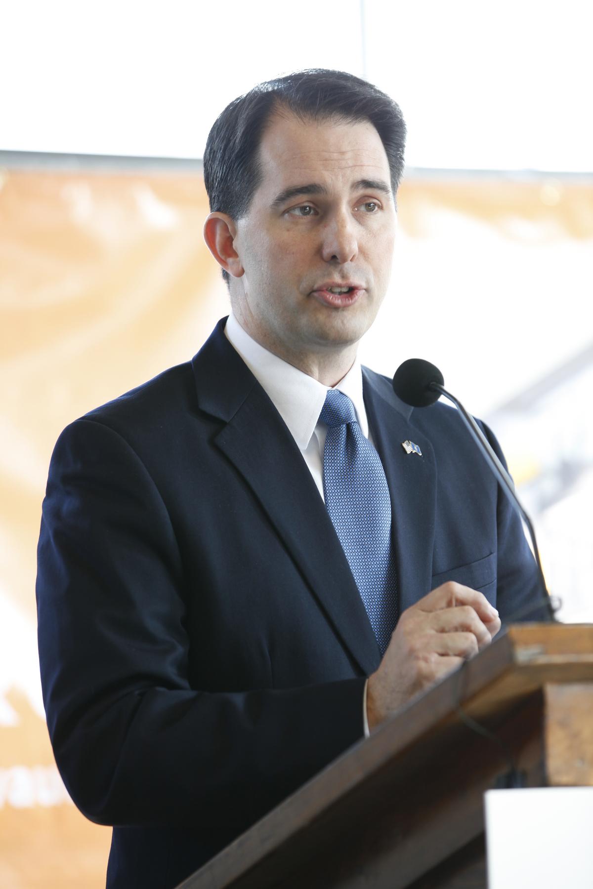 Gov. Walker's health agency continues outreach despite healthcare.gov ...