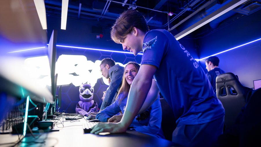 Florida Poly opens esports arena for 14 competitive teams - Tampa Bay ...