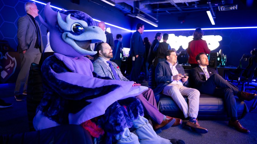 Florida Poly opens esports arena for 14 competitive teams - Tampa Bay ...