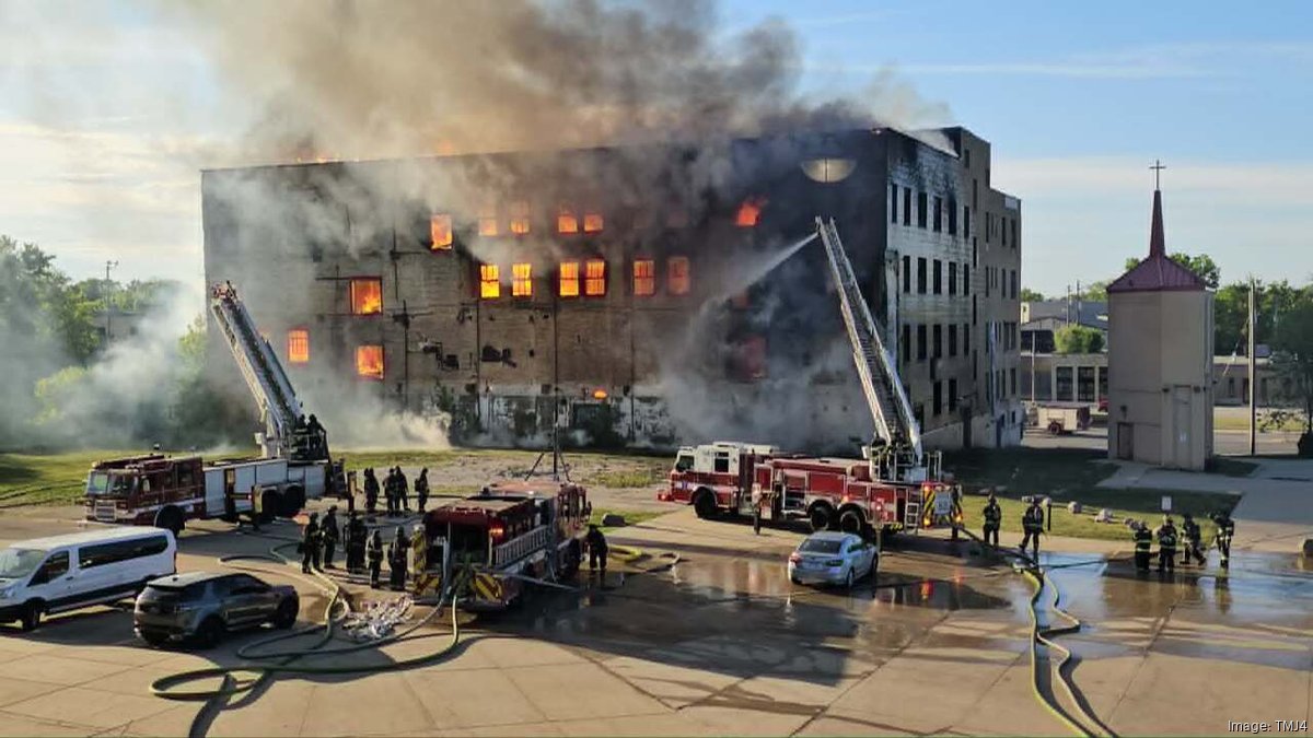 Fire destroys 1926 warehouse on West Hampton Avenue - Milwaukee ...