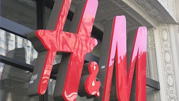 H&M will open its Carriage Crossing store in Collierville in August ...