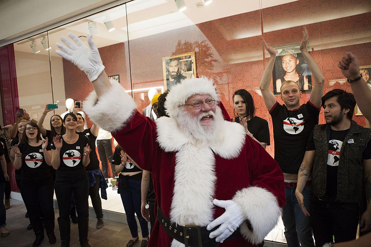 Wells Fargo says Santa Claus is sticking to a budget this year ...