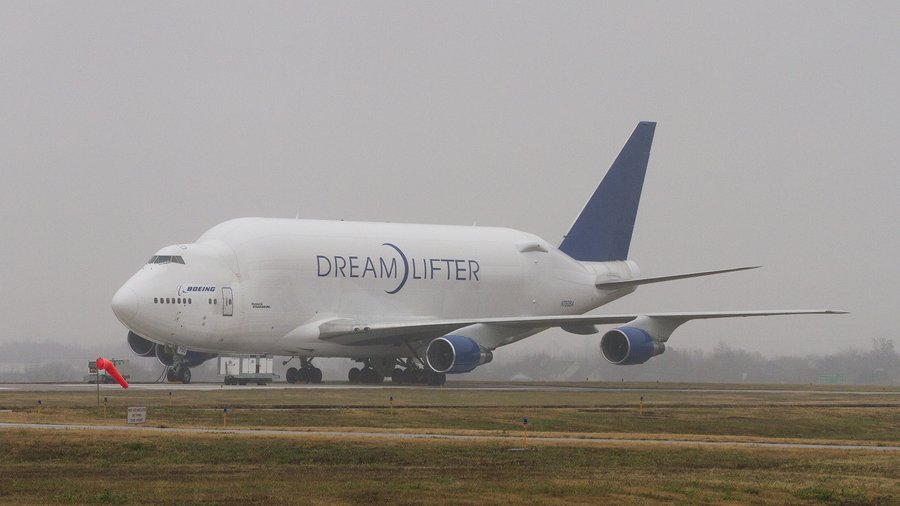 The Dreamlifter at Mid-Continent, lasing aircraft and Learjet expansion ...