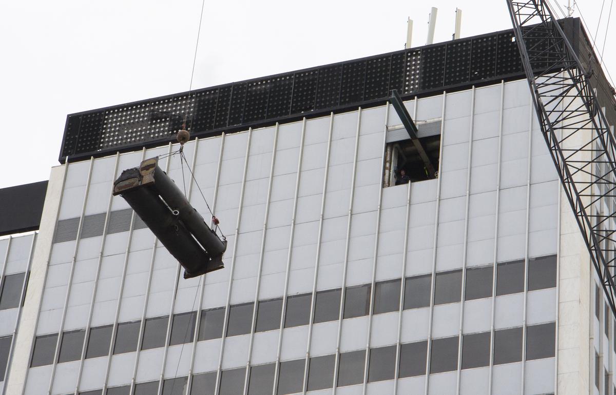 Weather cooperates for hoisting at 125 N. Market - Wichita Business Journal