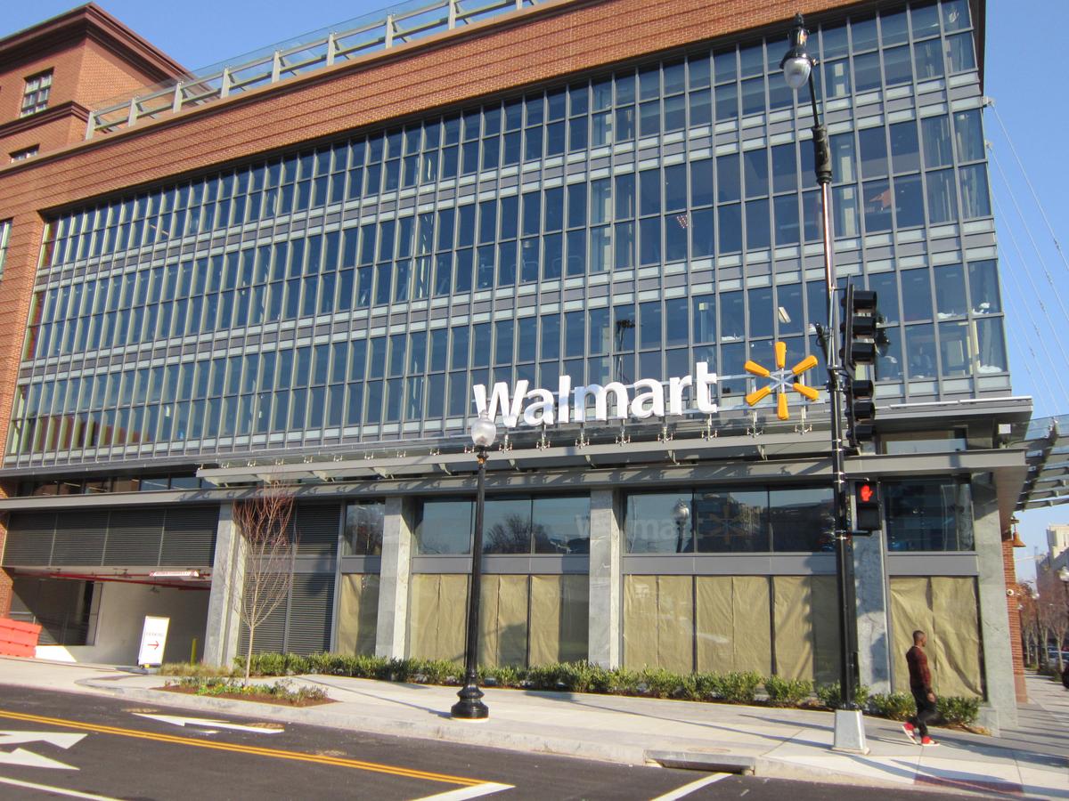 Wal-Mart squeezes its offerings into urban-style box on H Street (Video ...
