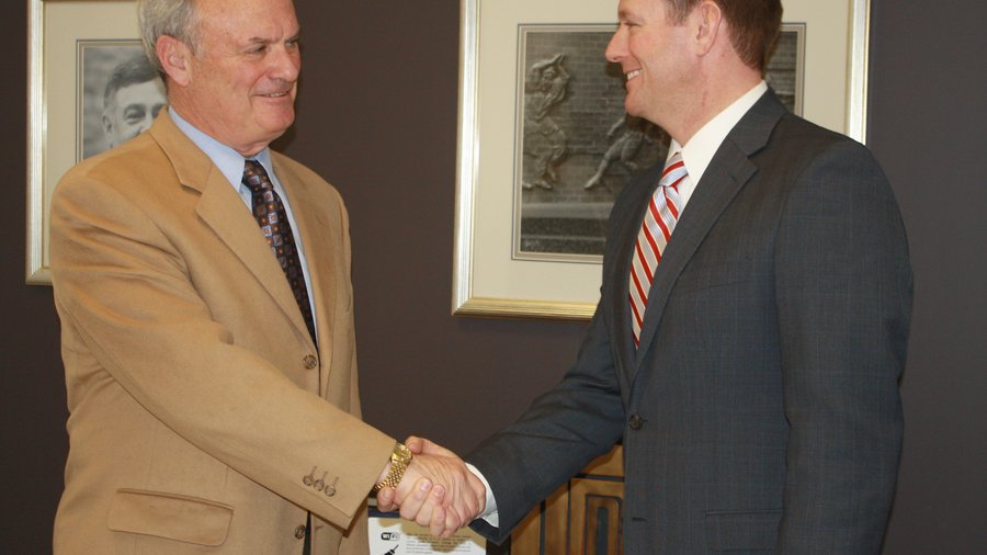 Dunn steps down as JE Dunn names new CEO - Kansas City Business Journal