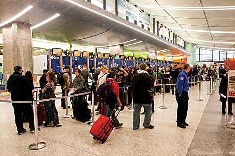 New bus will shuttle Logan passengers to and from Back Bay - Boston ...