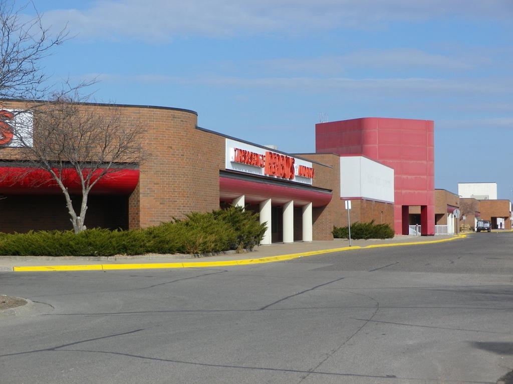 City buys Brooklyn Center mall, eyeing redevelopment - Minneapolis / St ...