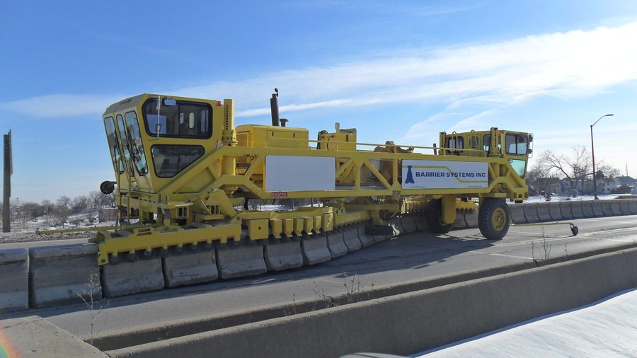 Hoan Bridge movable barrier system online despite extreme cold ...