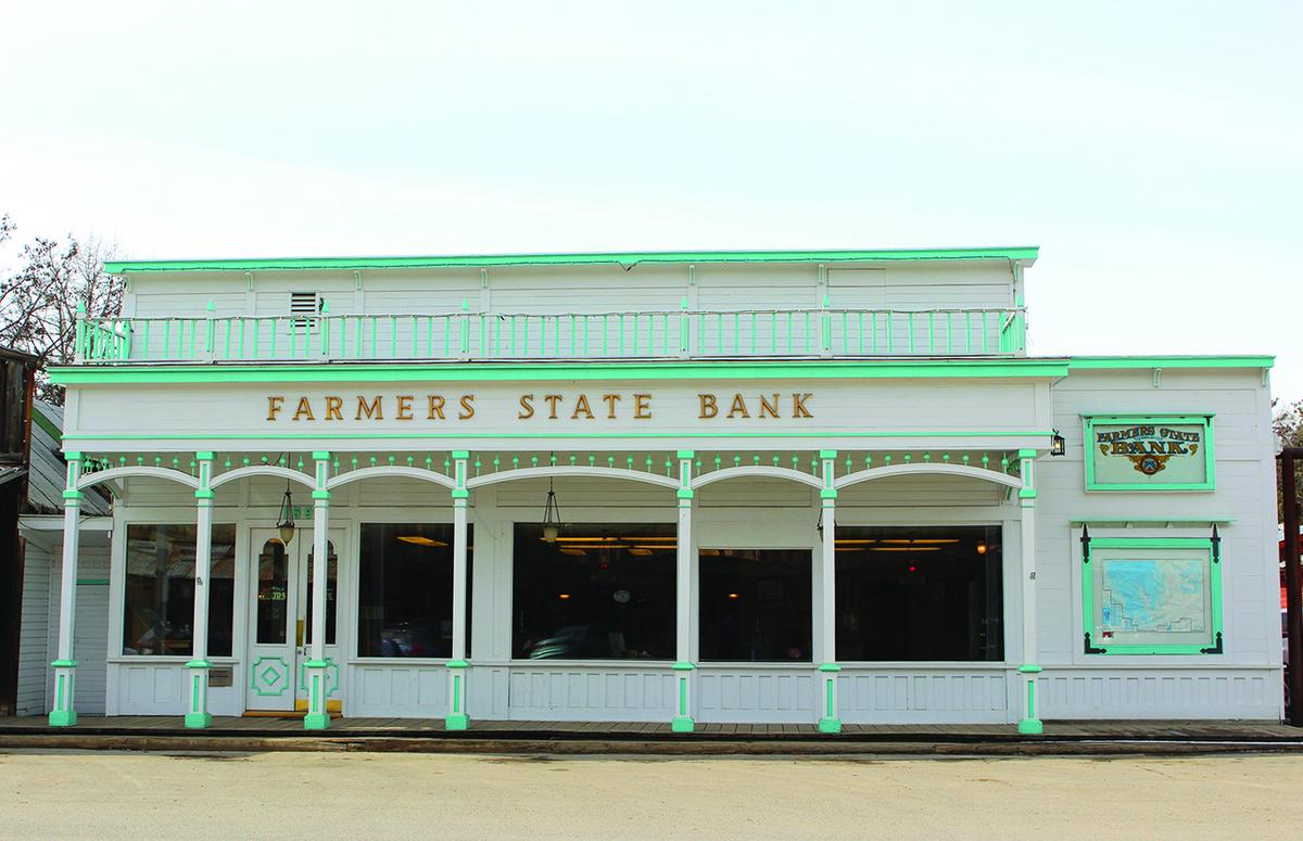 Small-town bank thrives on big-time service to its clients - Puget ...