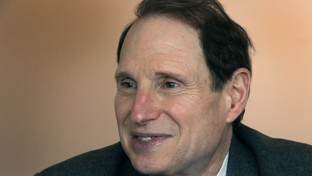 Sen. Ron Wyden pushes for transparency in small business lending ...