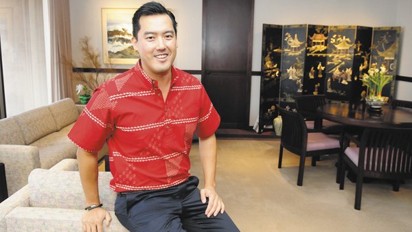 Longtime Hawaii National Bank CEO Warren Luke steps down, son Bryan ...