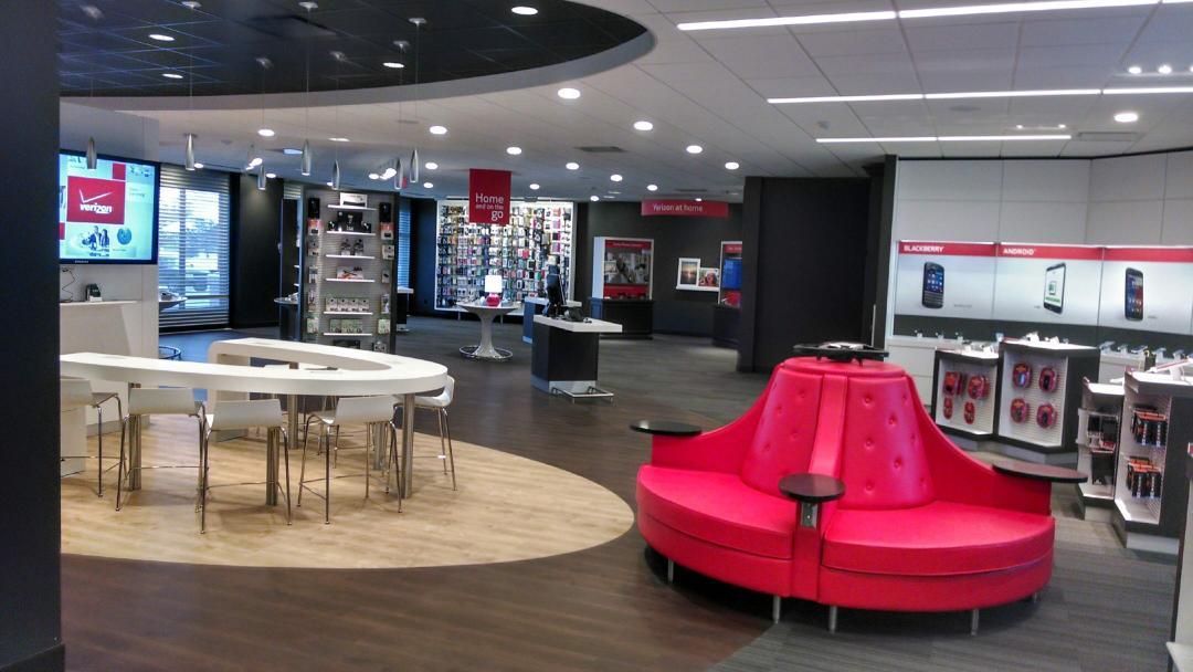 Verizon’s first Wichita ‘Smart Store’ opens today - Wichita Business ...