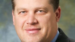 Eric Crown gives entrepreneurial lessons from an average grade