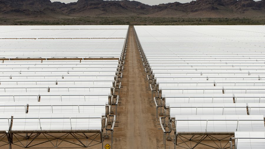 A look inside the Solana Generating Station and its 3 square miles of ...