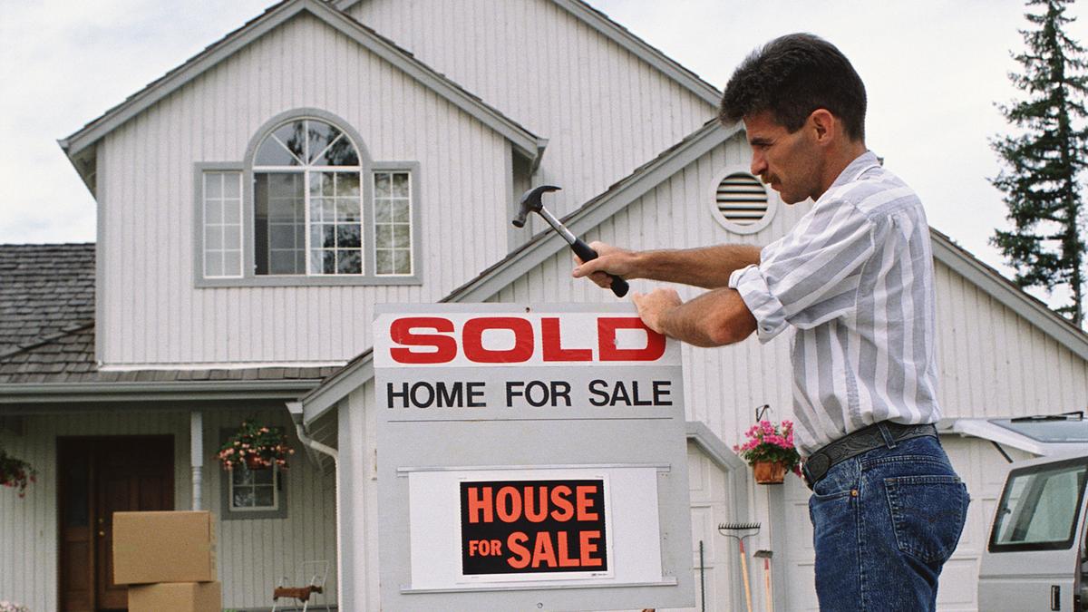 Single women face home-equity gender gap in Seattle, according to ...