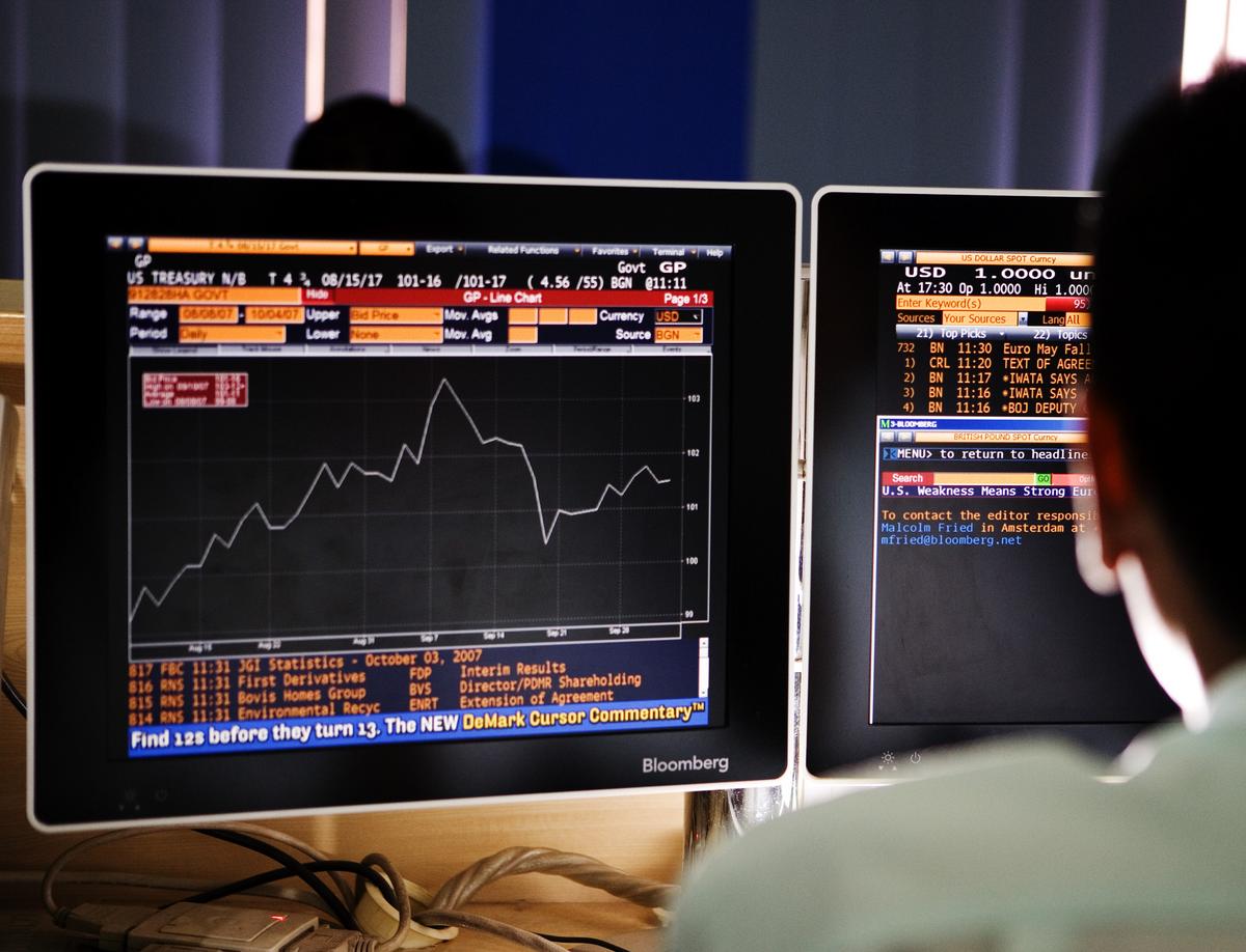 JPMorgan dives in first, asks for Bloomberg employee logs - New York ...