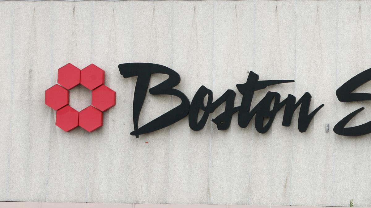 New Bon-Ton brand owner sets opening for first retail store - Milwaukee ...