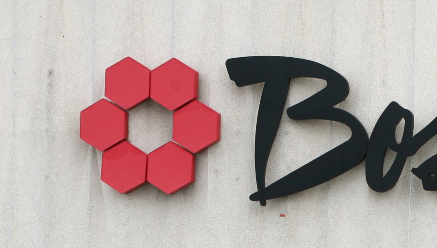 Bon-Ton owner seeks local storefronts ahead of holidays - Milwaukee ...
