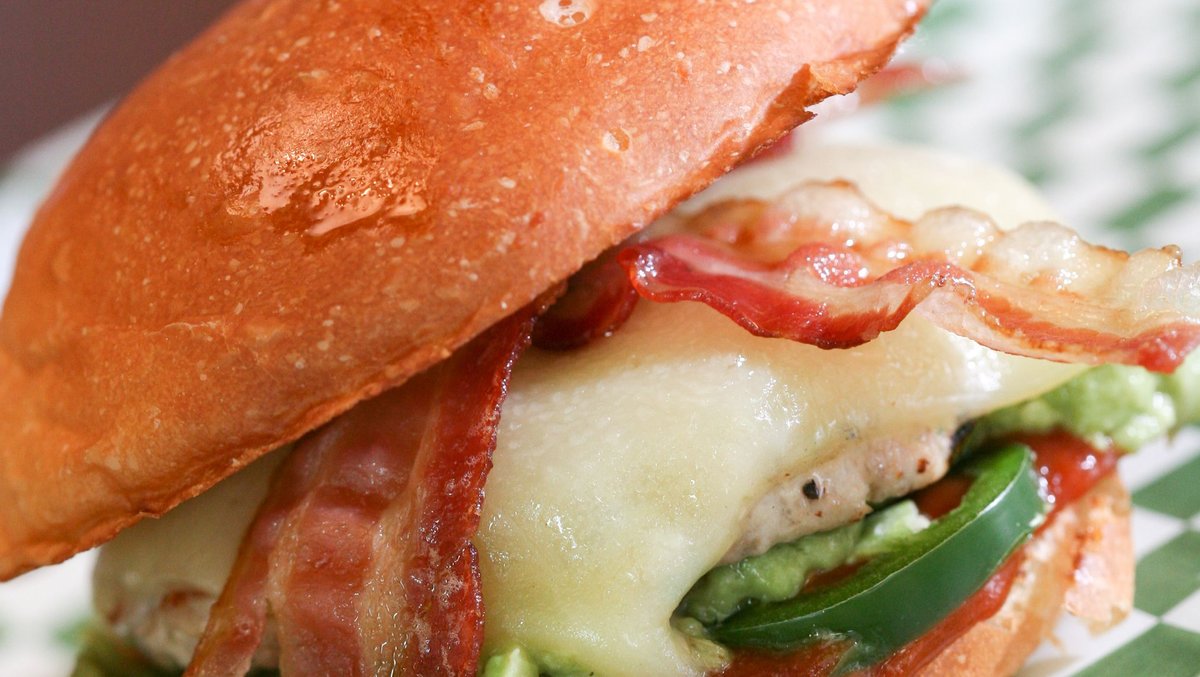 Wahlberg brothers bring Wahlburgers to Coney Island as franchise ...