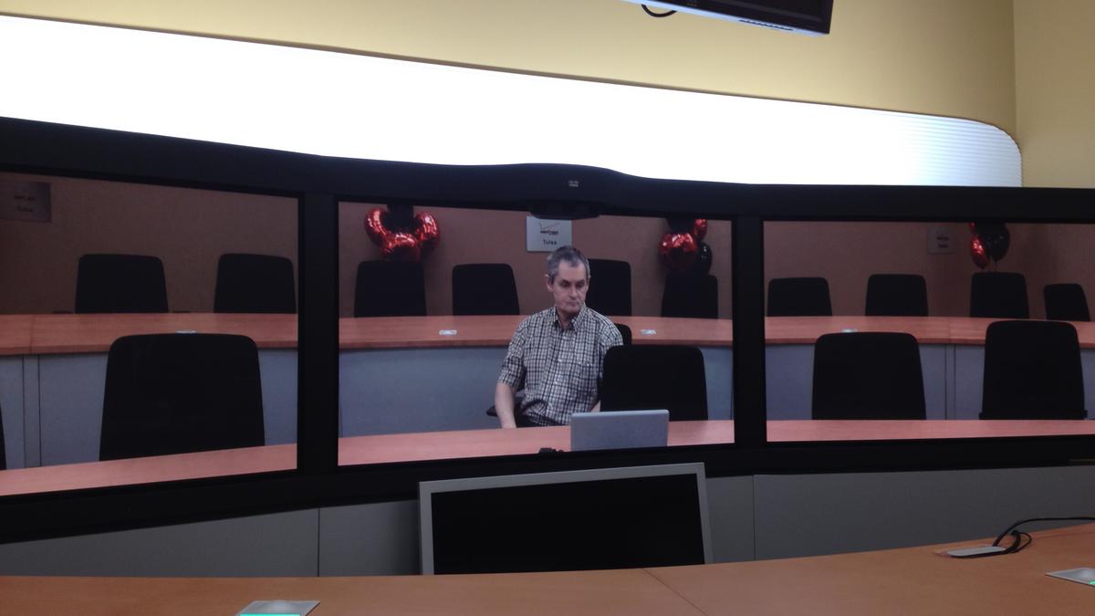 Can you see me now? Verizon's futuristic video conferencing room (Video ...