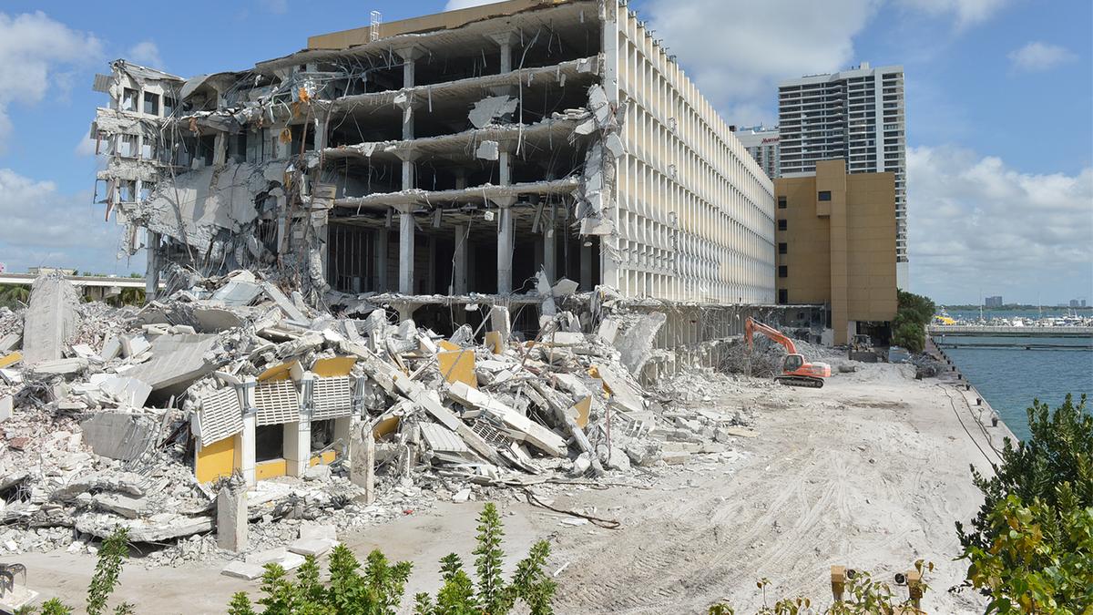 Demolition of the former Miami Herald building begins - slideshow ...