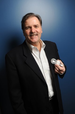 Supersized IPO charges up first day of trading for med device maker ...