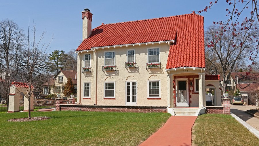 Cartoonist Charles Schulz' former Minneapolis home for sale ...