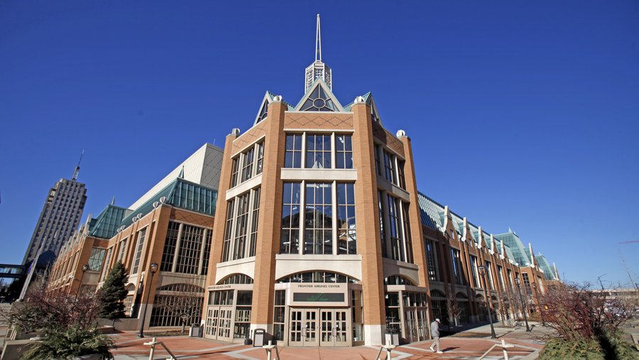 Milwaukee's downtown convention center poised for naming rights deal ...