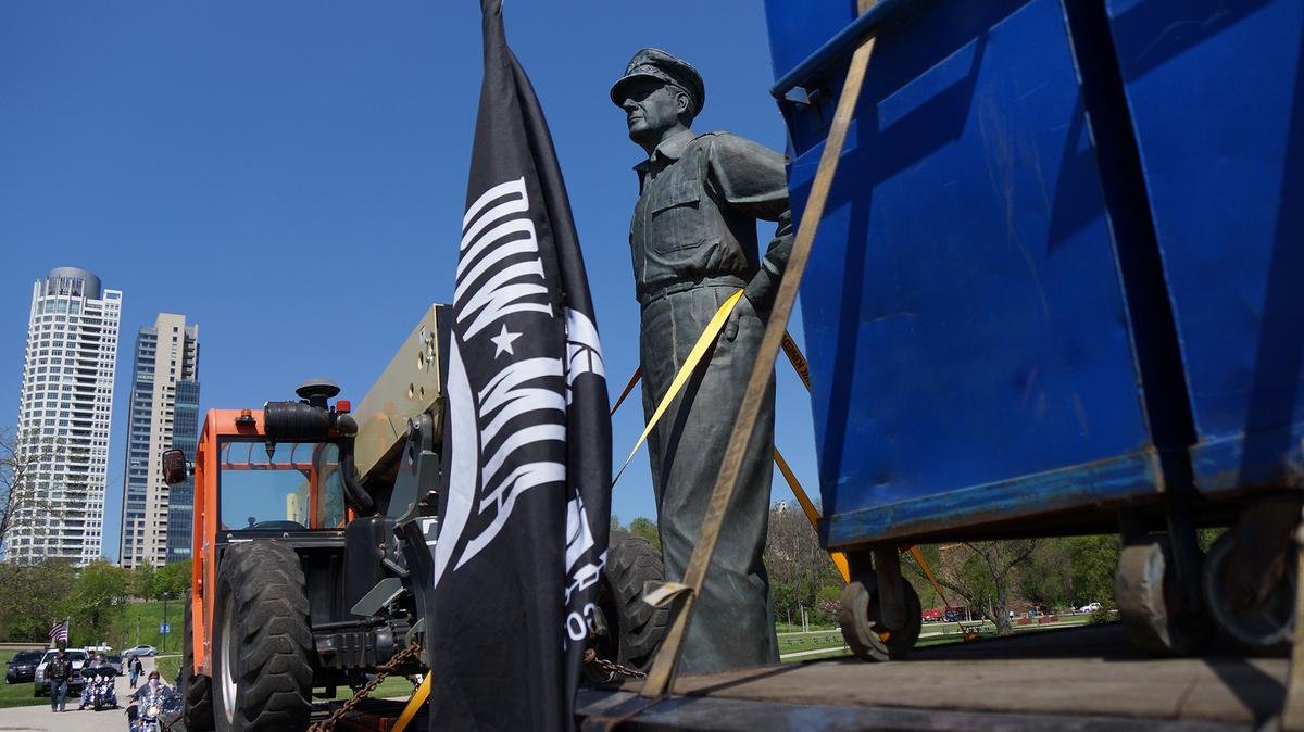 MacArthur statue moves to visible lakefront location - Milwaukee ...