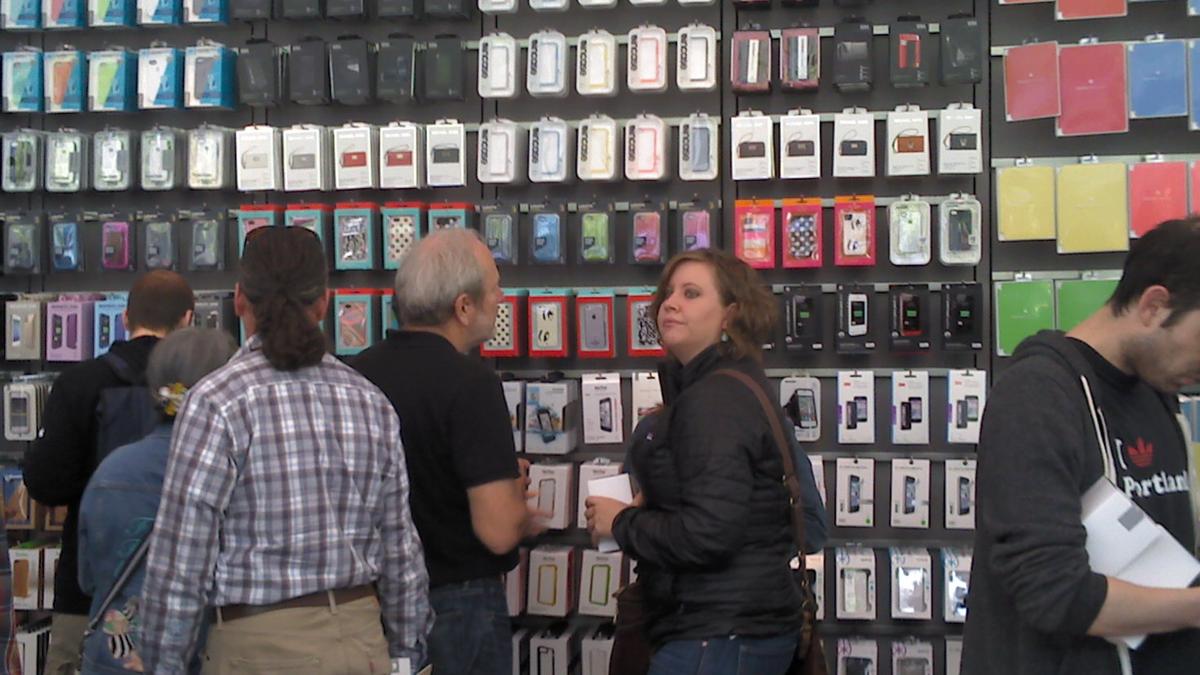 Apple store throws open its doors in downtown Portland (Photos ...