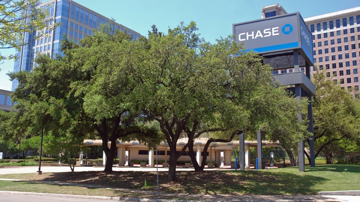 Coveted Chase-owned site sells to Trammell Crow Co. for new project ...