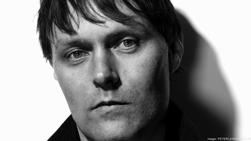 ‘Critical Engineer,’ Julian Oliver, tells Google Glass wearers, known ...