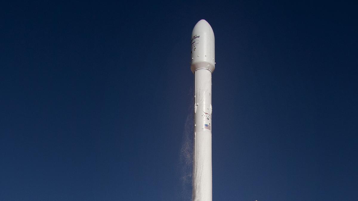 SpaceX to try landing rocket on barge off Jacksonville's coast ...