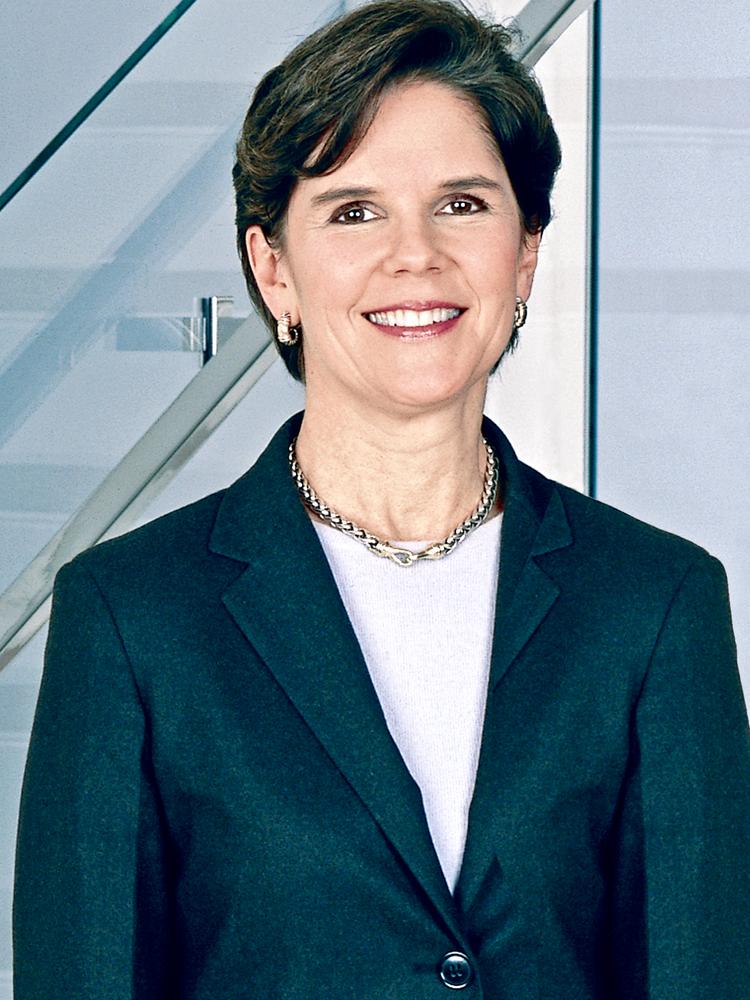 How does pay for General Dynamics CEO Phebe Novakovic compare with ...