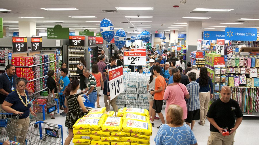 Walmart opening in Downtown Honolulu draws huge crowds: Slideshow ...