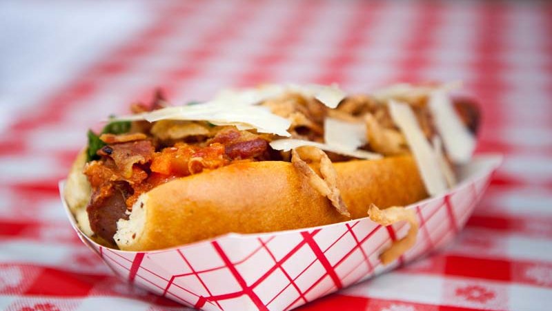 Thousands come out for South Street hot dog grill-off - Philadelphia ...