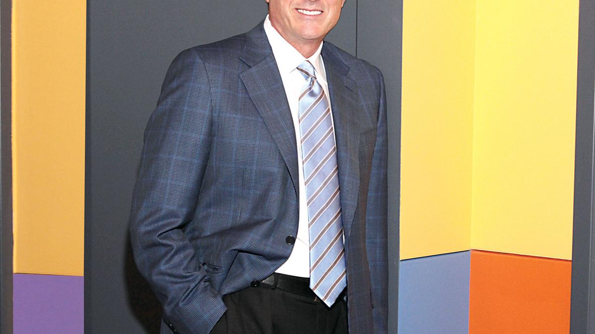 Valspar CEO Gary Hendrickson gets 71 percent pay hike - Minneapolis ...
