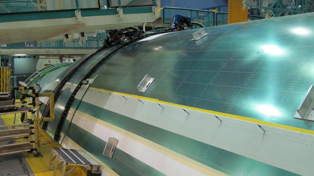 Boeing 777 suffered 'explosive decompression' over Ukraine - Puget ...