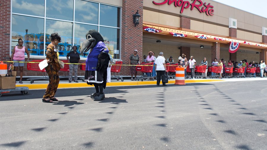 ShopRite grocery store opens to long line in Howard Park - Baltimore ...
