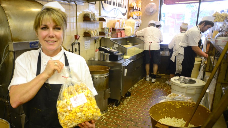 St. Paul's Candyland wins final 'Chicago Mix' popcorn fight ...