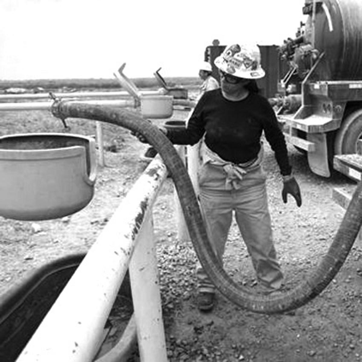 Recycling fracking water to benefit big oilfield service companies ...