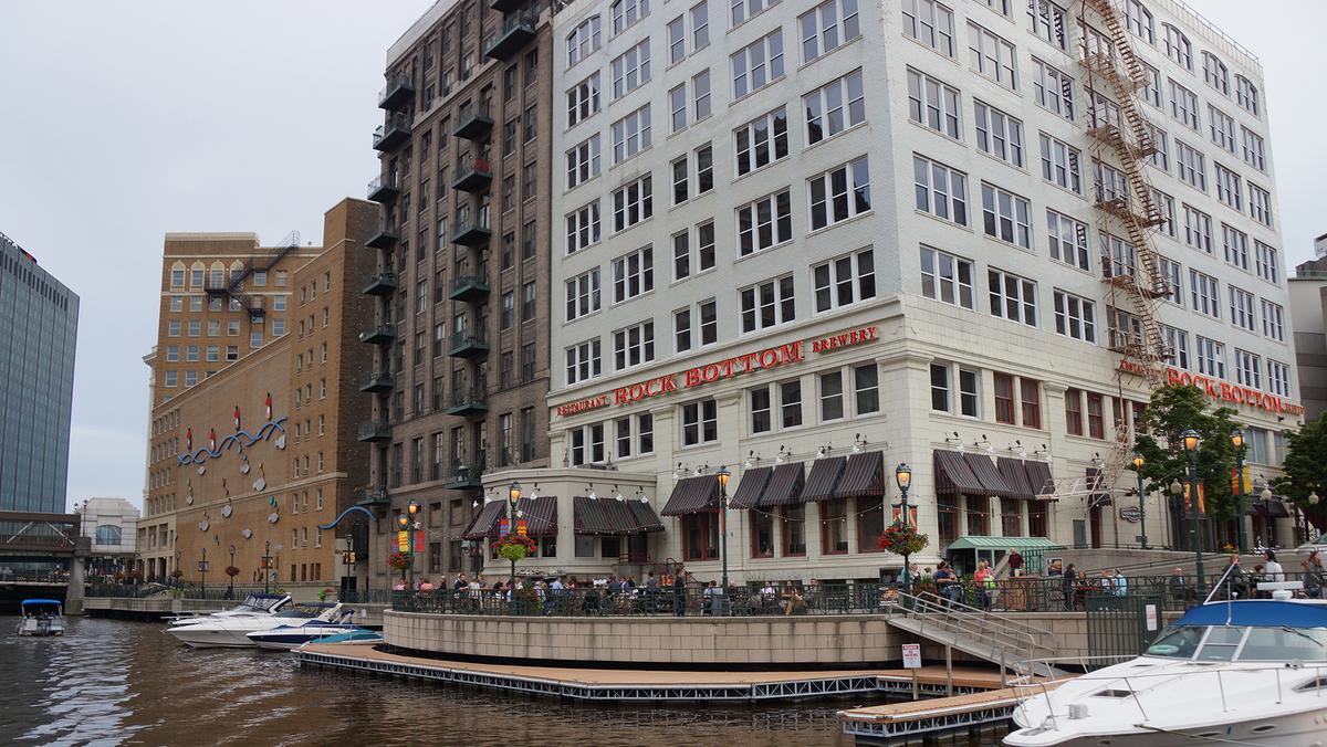 Riverside office building in downtown Milwaukee to become apartments ...