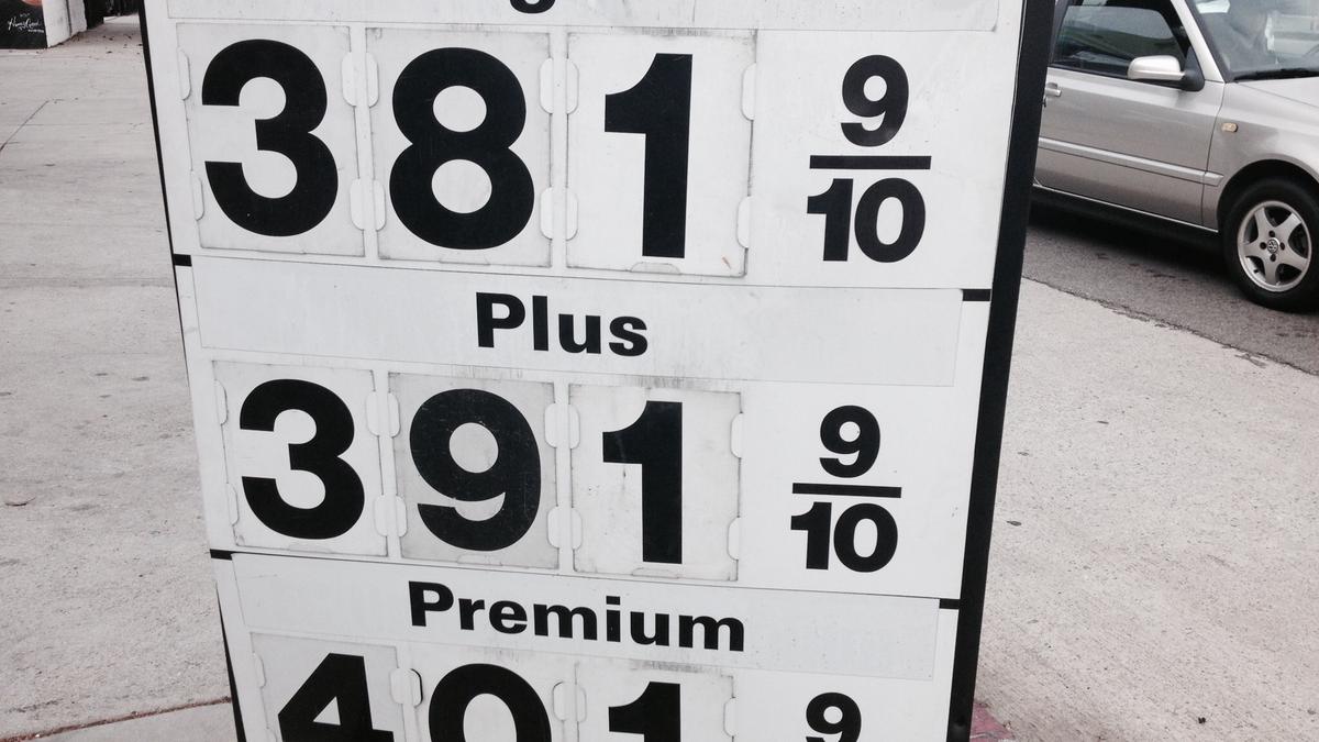 Gas prices could fall by 30 cents by the holiday season - L.A. Business ...