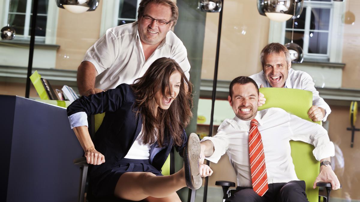 Here are 10 reasons why you're distracted at work - The Business Journals