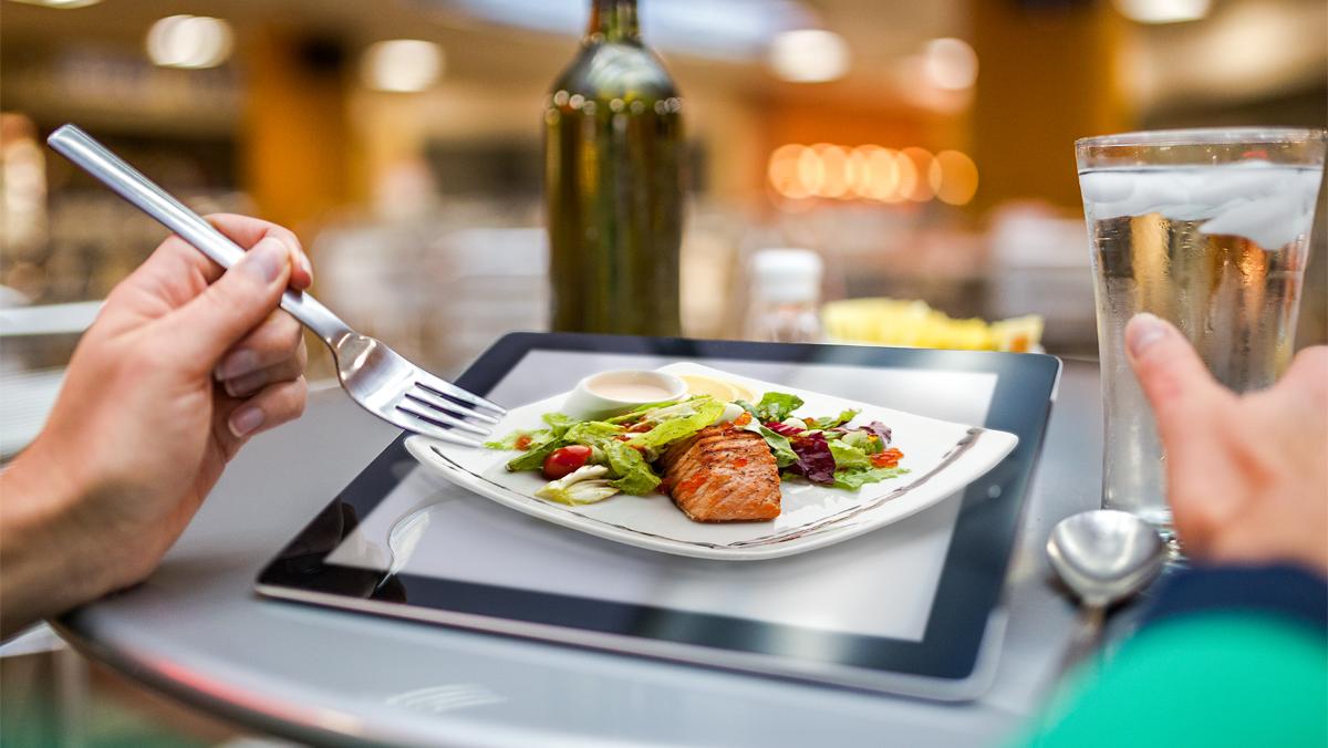 Technology plays bigger role in restaurants’ menu of offerings - Kansas ...