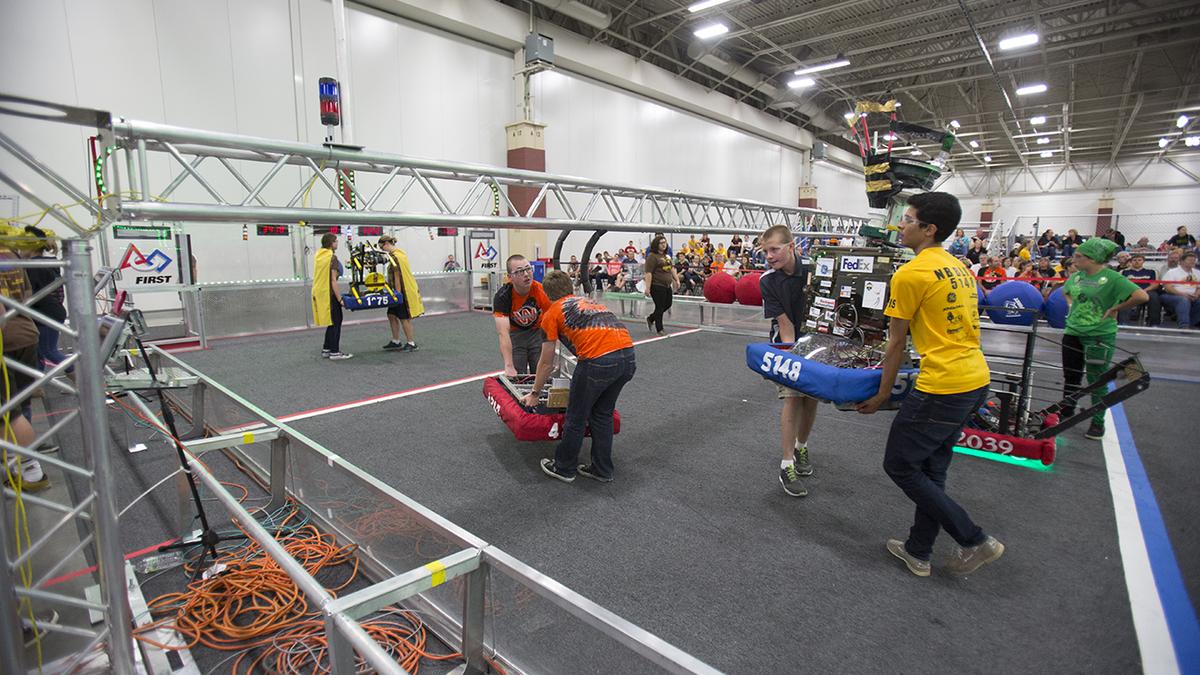 Robots, life-size 'Mouse Trap' game shown off at Maker Faire: Slideshow ...