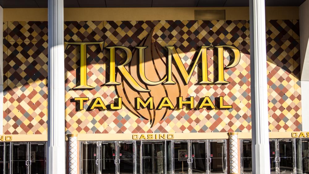 Despite Donald's complaints, Trump name to stay on Trump Taj Mahal ...