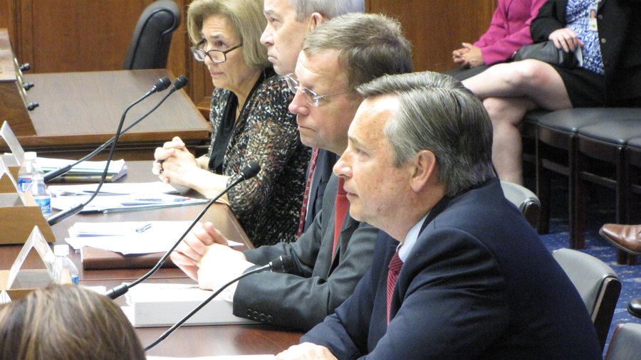 Federal agencies seek a leaner real estate footprint - Washington ...